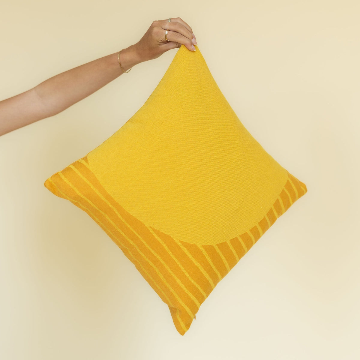 18x18 Summer Squash On-the-Go Throw Pillow – eelo